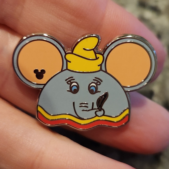 Disney | Jewelry | 5 For 3 Disney Pin Dumbo The Elephant Ear Hat Pin ...
